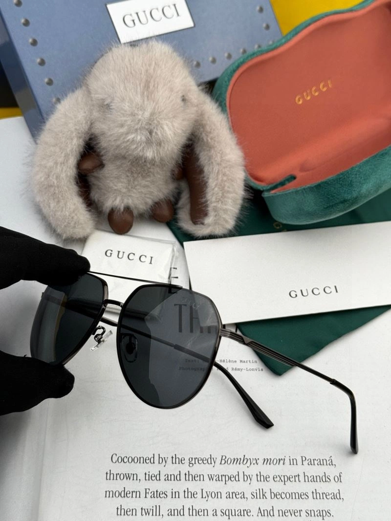 Accurate model Gucci Sunglasses