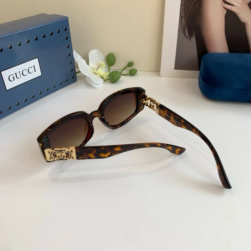 Accurate model Gucci Sunglasses