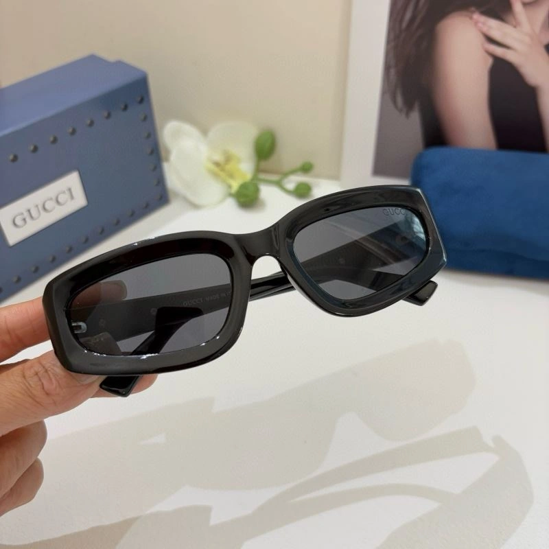 Accurate model Gucci Sunglasses