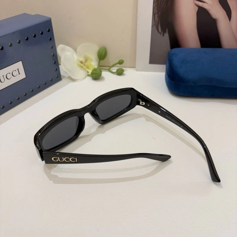 Accurate model Gucci Sunglasses
