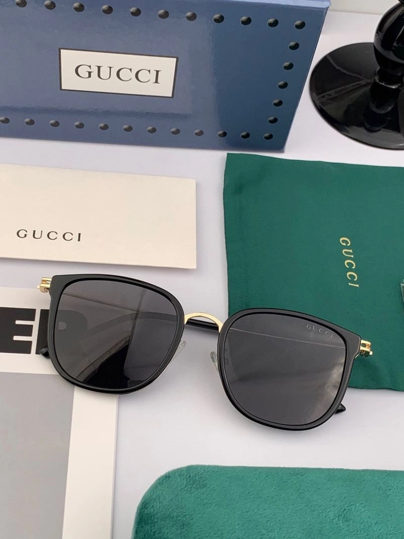 Top mirror Gucci Sunglasses