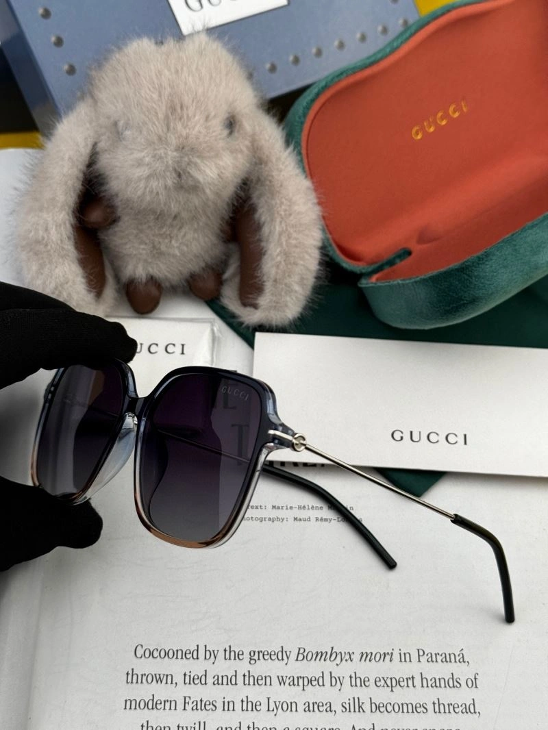 Exact replica Gucci Sunglasses