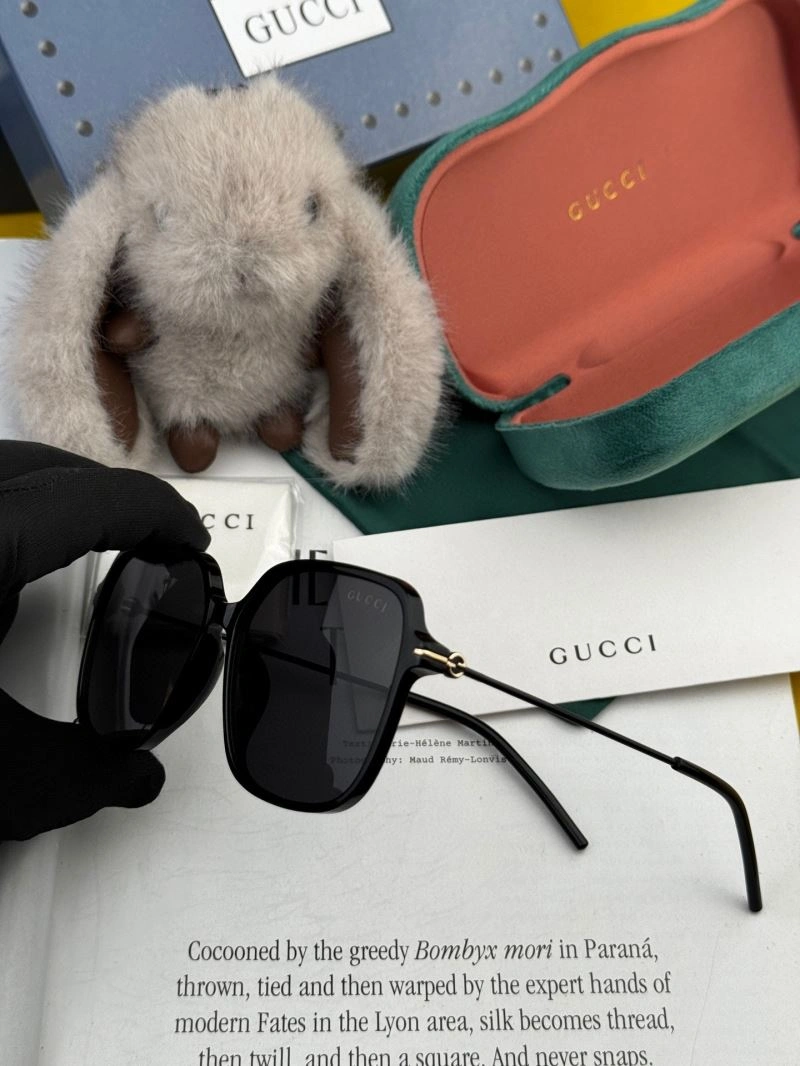 Exact replica Gucci Sunglasses