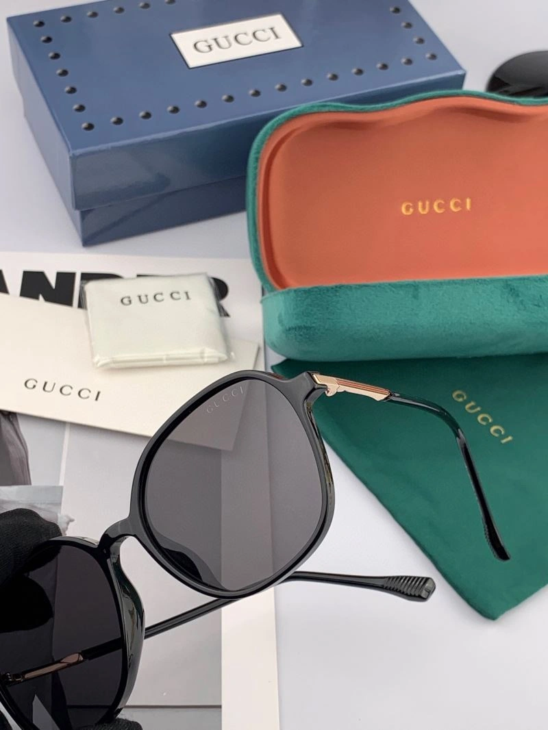 Top mirror Gucci Sunglasses