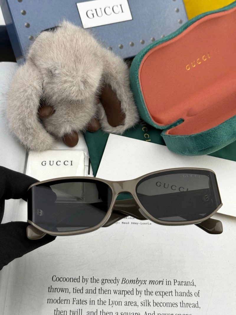 Brand-authenticated Gucci Sunglasses