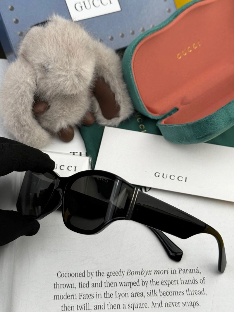 Brand-authenticated Gucci Sunglasses