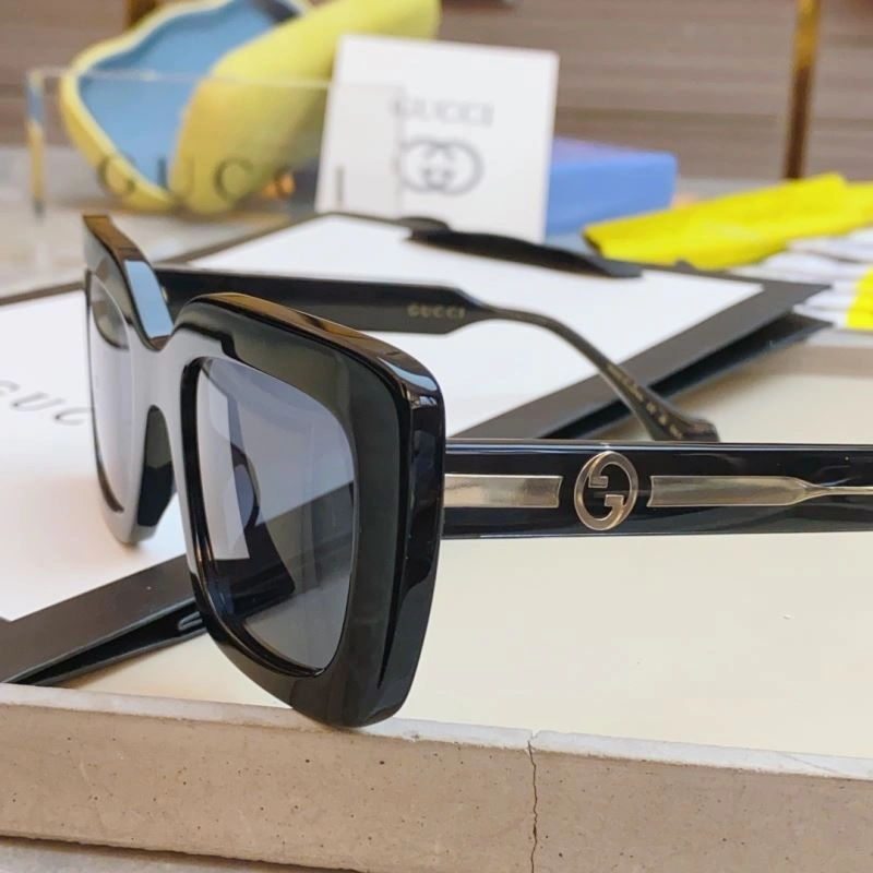 Accurate model Gucci Sunglasses