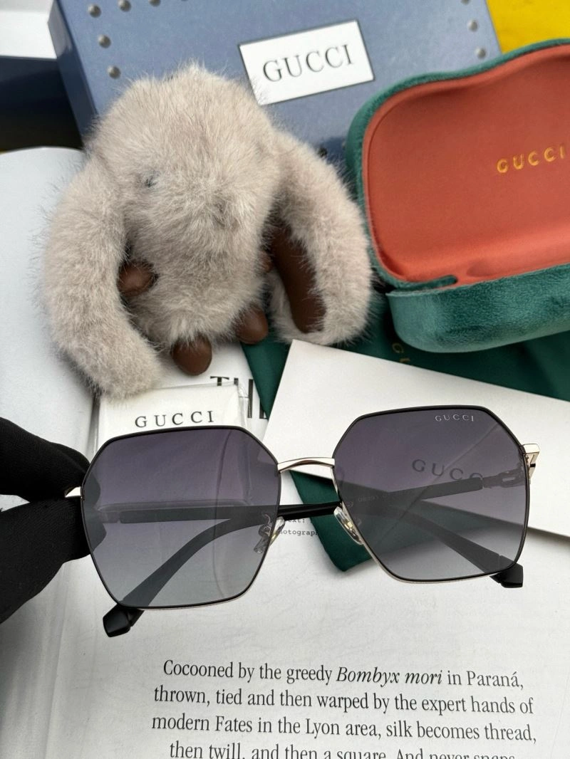 Accurate model Gucci Sunglasses
