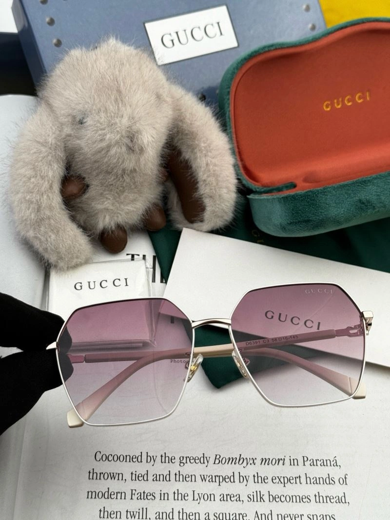 Accurate model Gucci Sunglasses