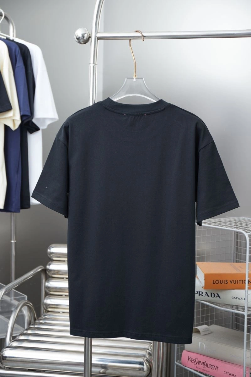 Indistinguishable Gucci T-Shirts