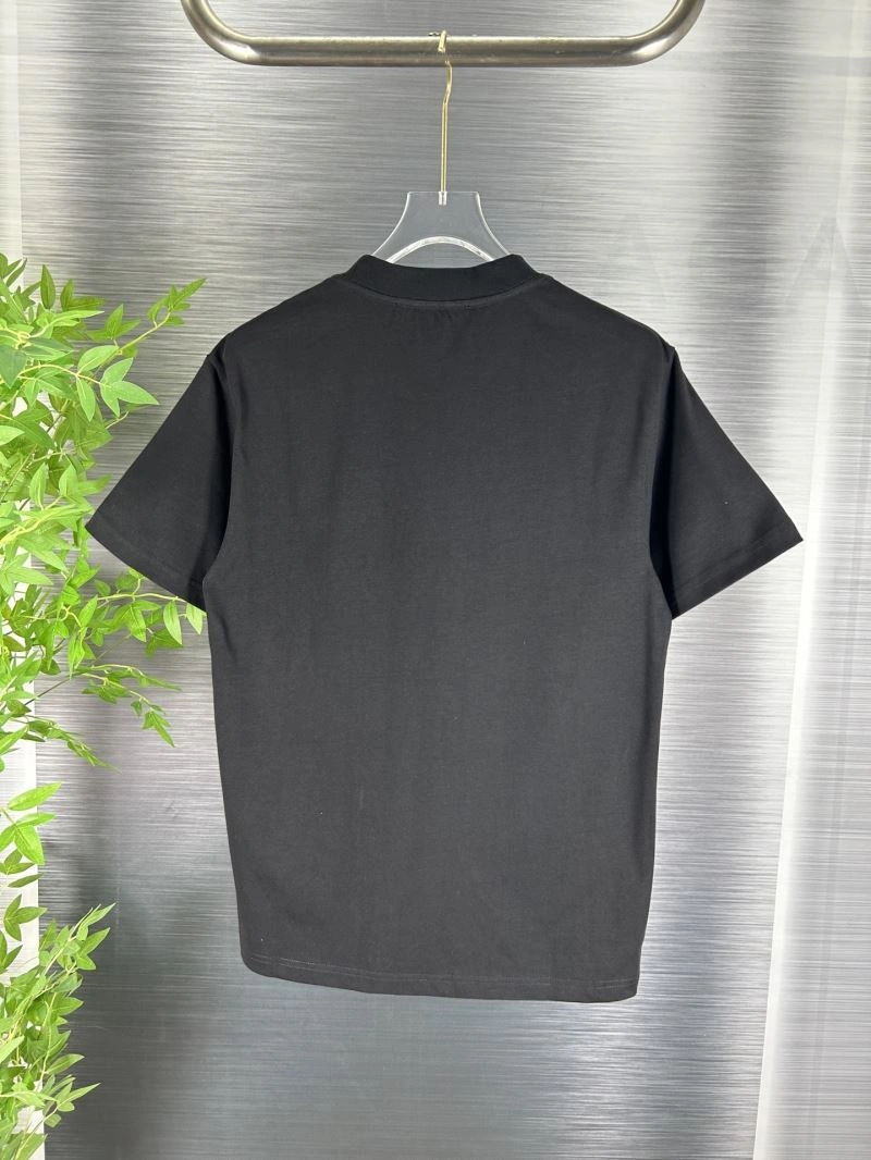 Indistinguishable Gucci T-Shirts