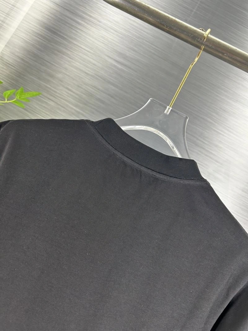 Indistinguishable Gucci T-Shirts