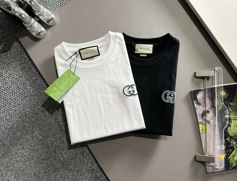 Accurate model Gucci T-Shirts