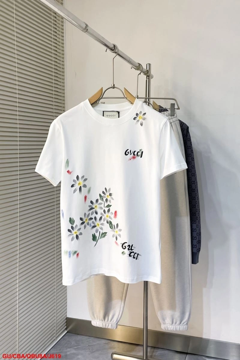 Top match Gucci T-Shirts