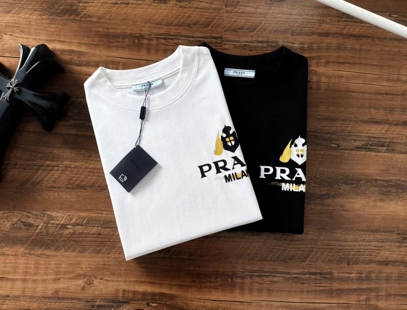 Top match Gucci T-Shirts