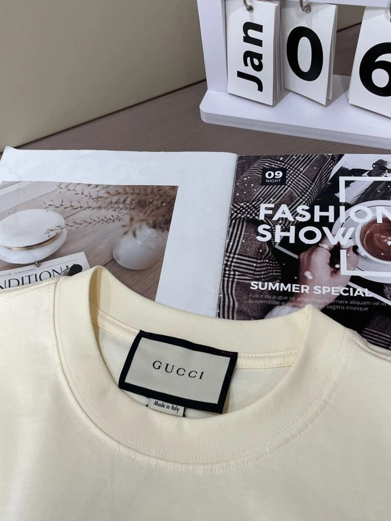 Accurate model Gucci T-Shirts