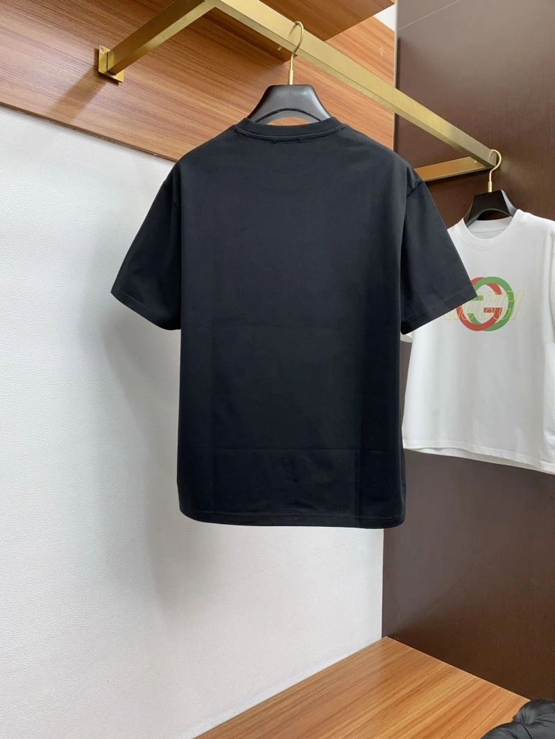 Indistinguishable Gucci T-Shirts