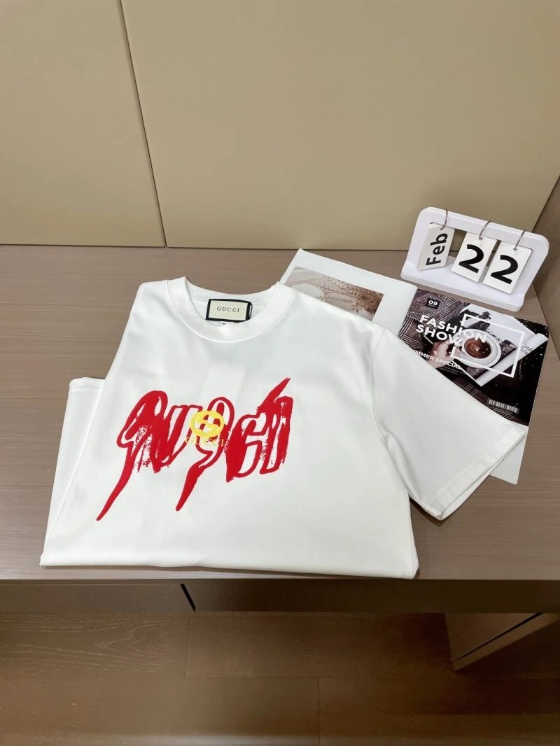 Accurate model Gucci T-Shirts