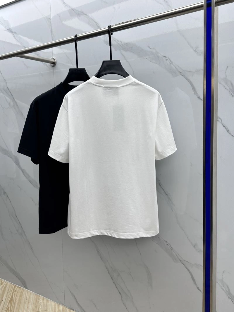 Indistinguishable Gucci T-Shirts