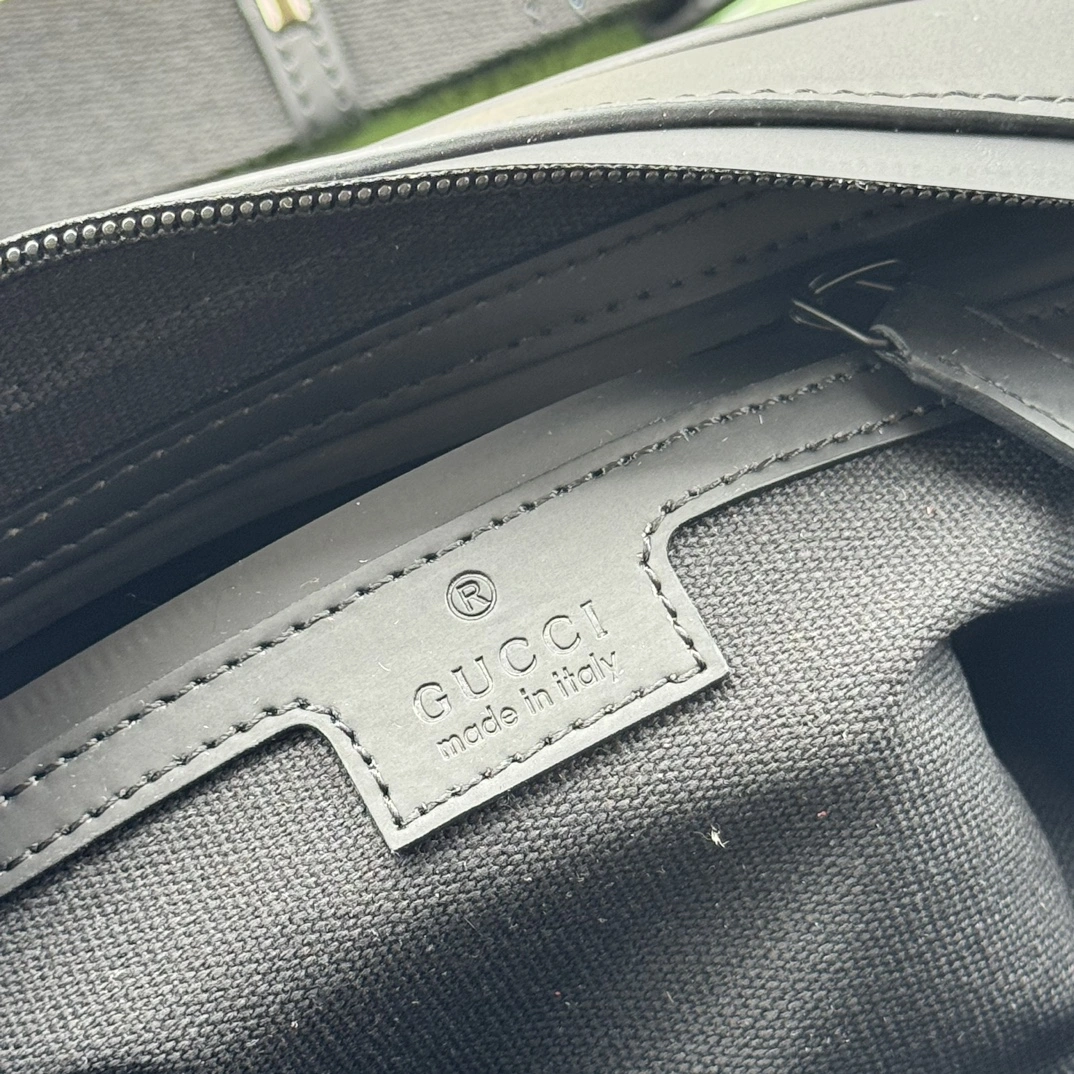 Cut-rate Gucci Waist Chest Packs