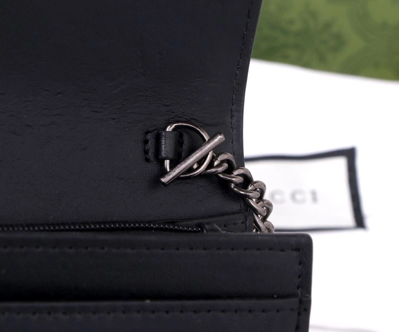 Indistinguishable Gucci Wallets Purse