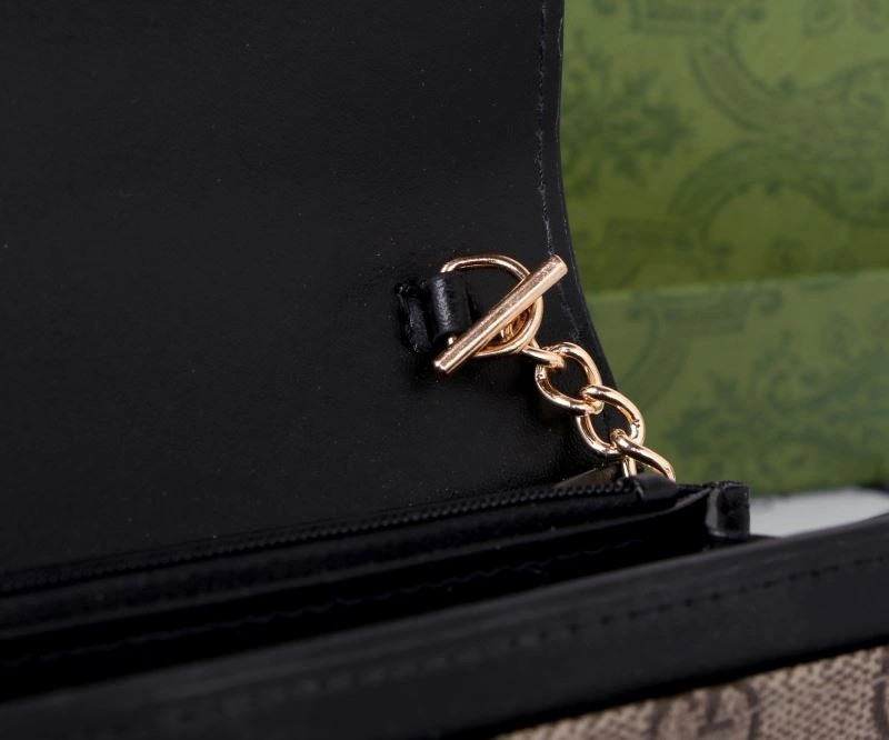 Indistinguishable Gucci Wallets Purse