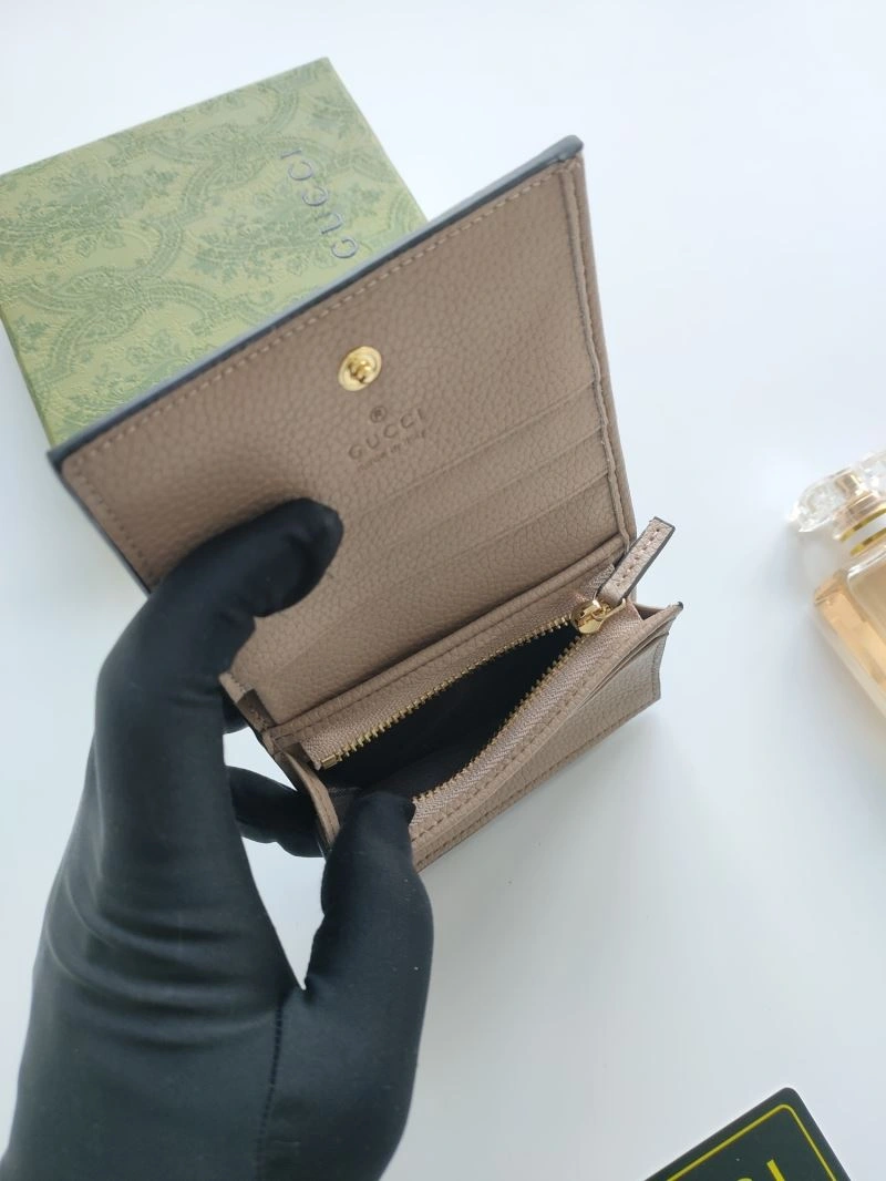 Indistinguishable Gucci Wallets Purse