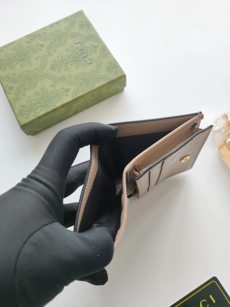 Indistinguishable Gucci Wallets Purse