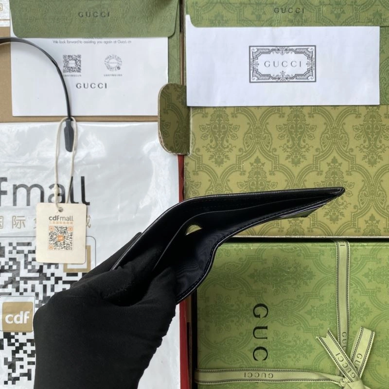 Indistinguishable Gucci Wallets Purse