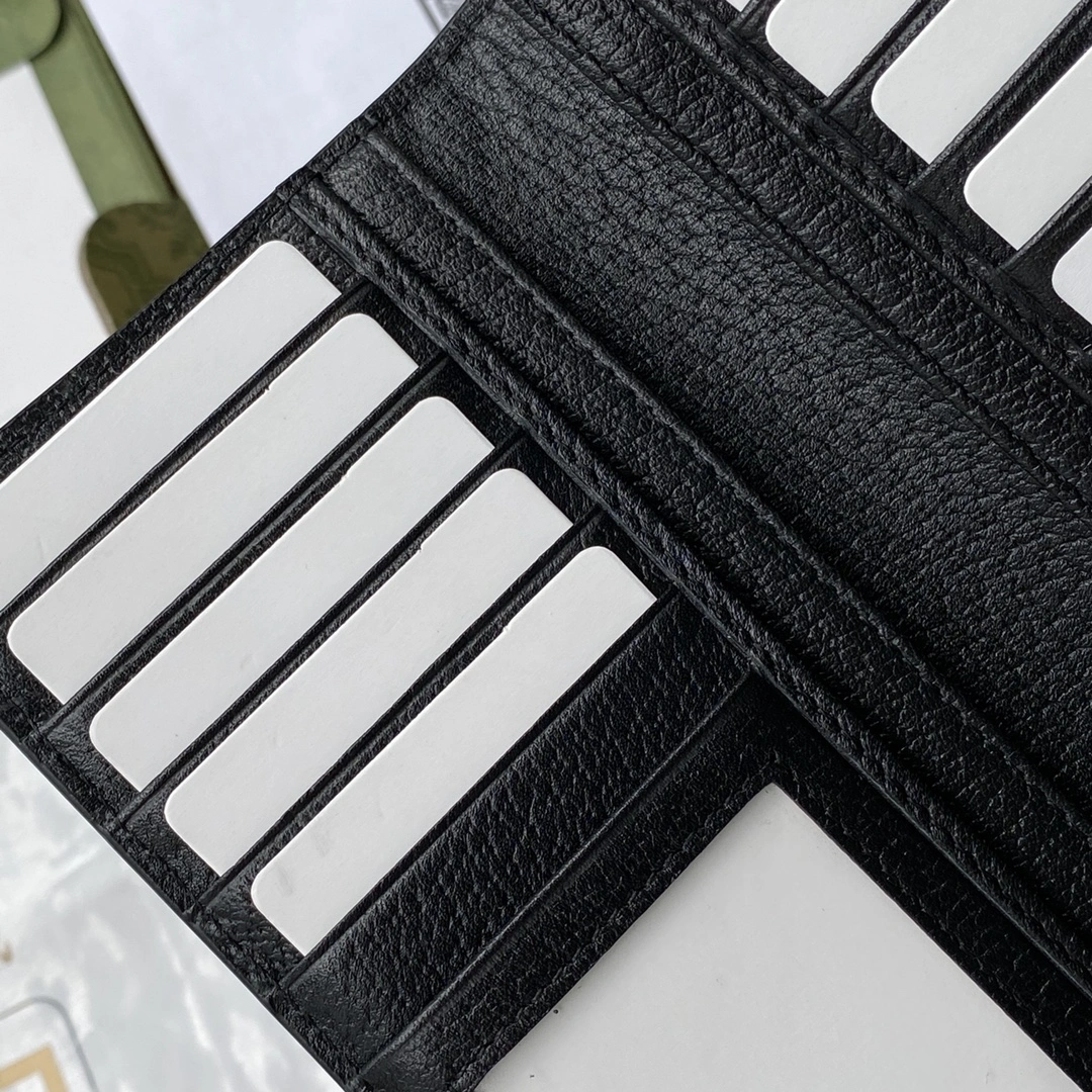Indistinguishable Gucci Wallets Purse