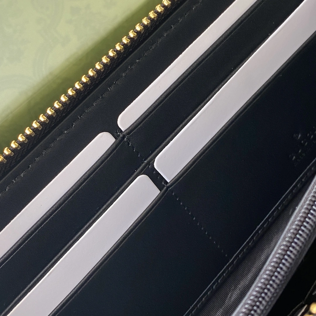 Indistinguishable Gucci Wallets Purse