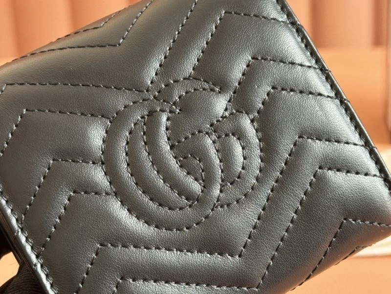 Indistinguishable Gucci Wallets Purse