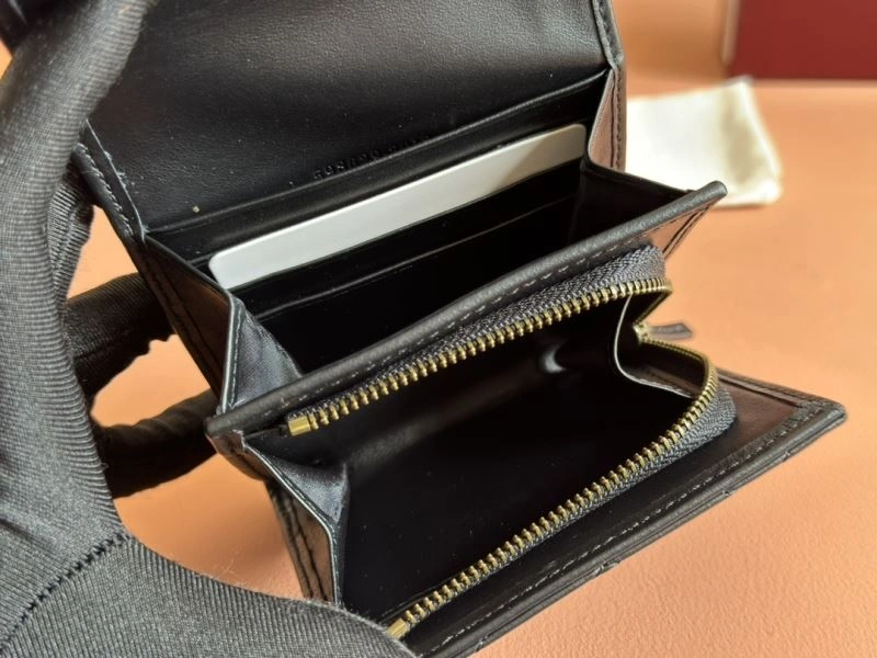 Indistinguishable Gucci Wallets Purse