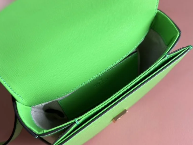 Indistinguishable Gucci Wallets Purse