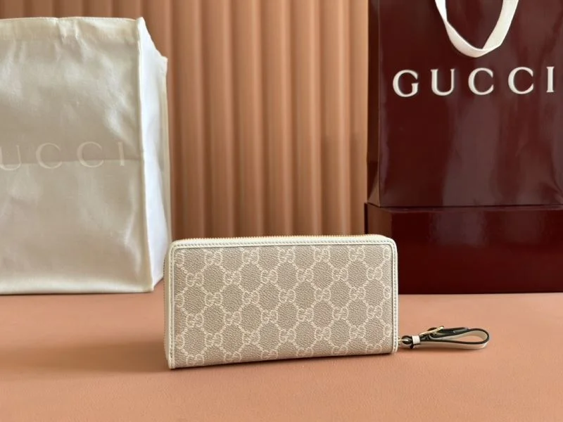 Indistinguishable Gucci Wallets Purse