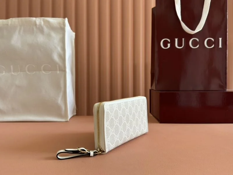 Indistinguishable Gucci Wallets Purse