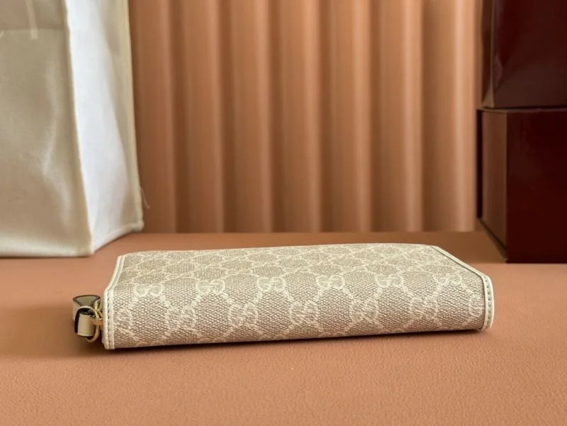 Indistinguishable Gucci Wallets Purse