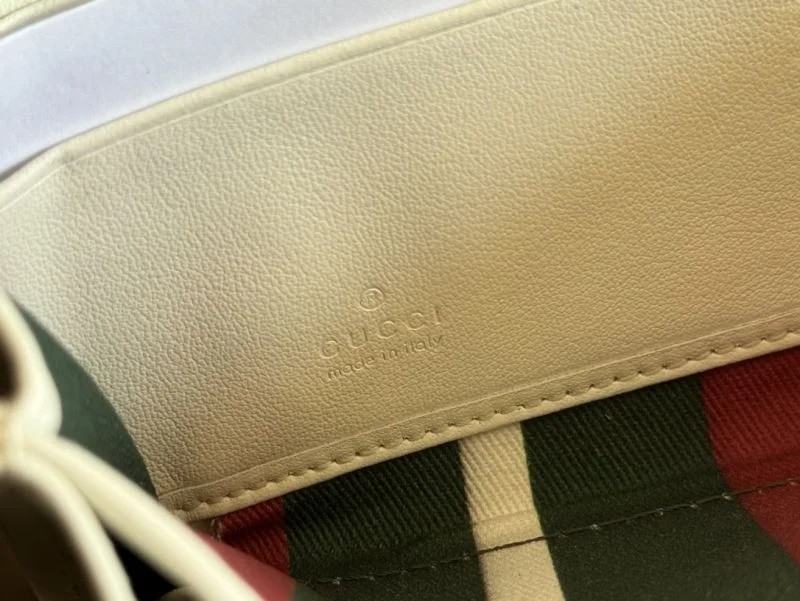 Indistinguishable Gucci Wallets Purse