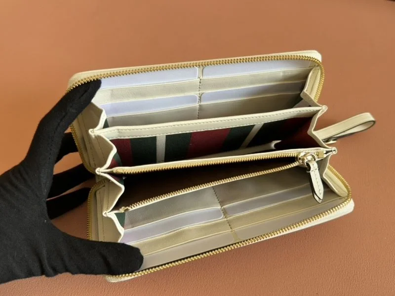 Indistinguishable Gucci Wallets Purse