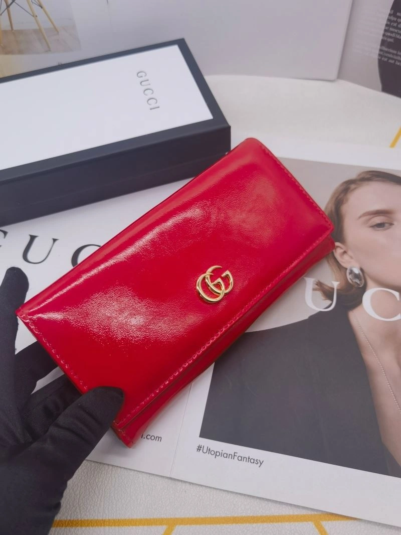 Indistinguishable Gucci Wallets Purse