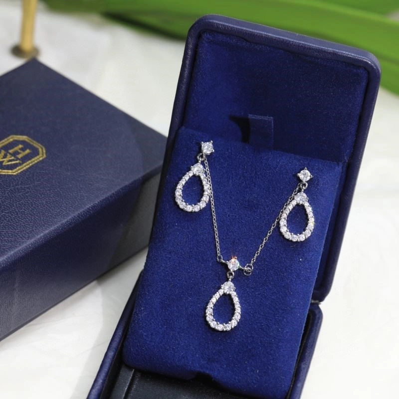 Reasonably priced Harry Winston Earrings