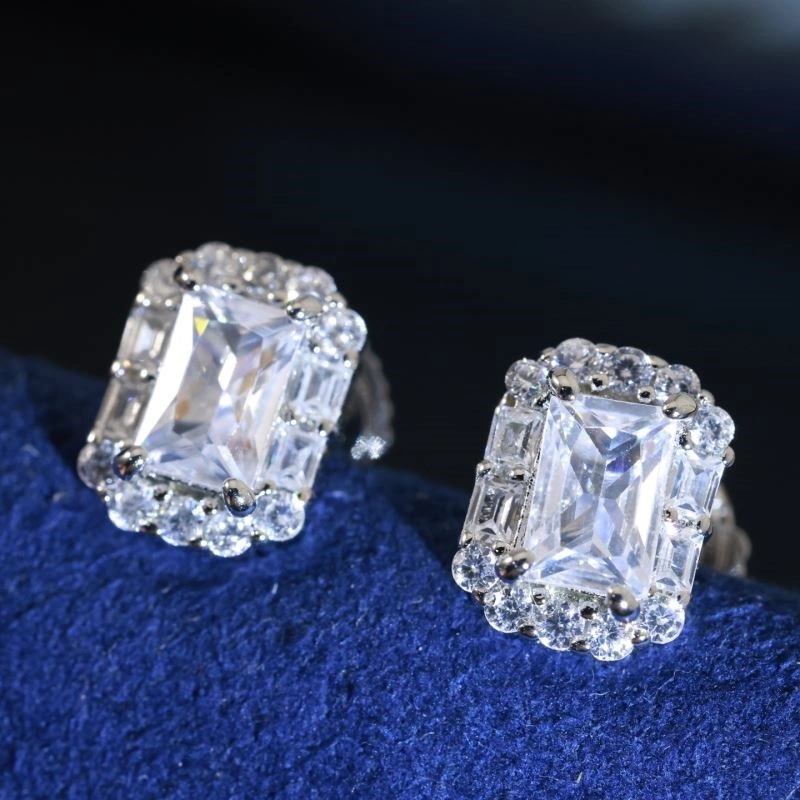 Cut-rate Harry Winston Earrings