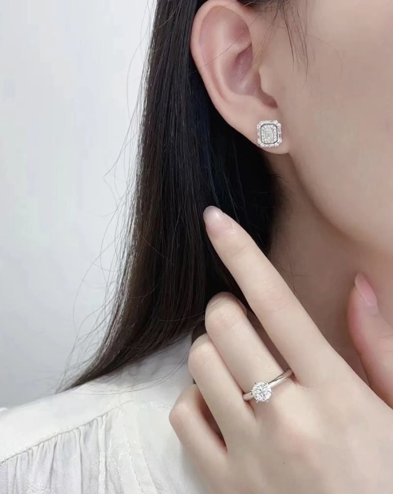 Cut-rate Harry Winston Earrings