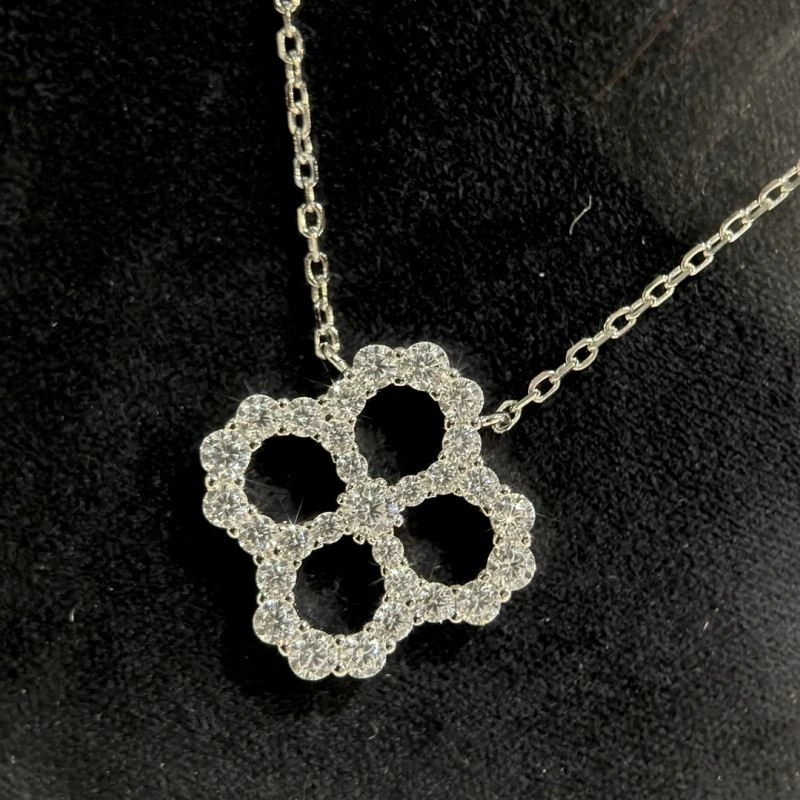 Top match Harry Winston Necklaces