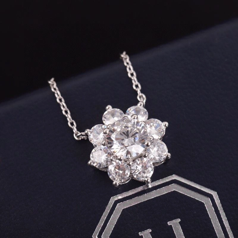 Indistinguishable Harry Winston Necklaces