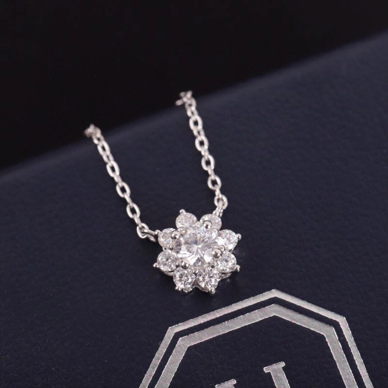 Indistinguishable Harry Winston Necklaces
