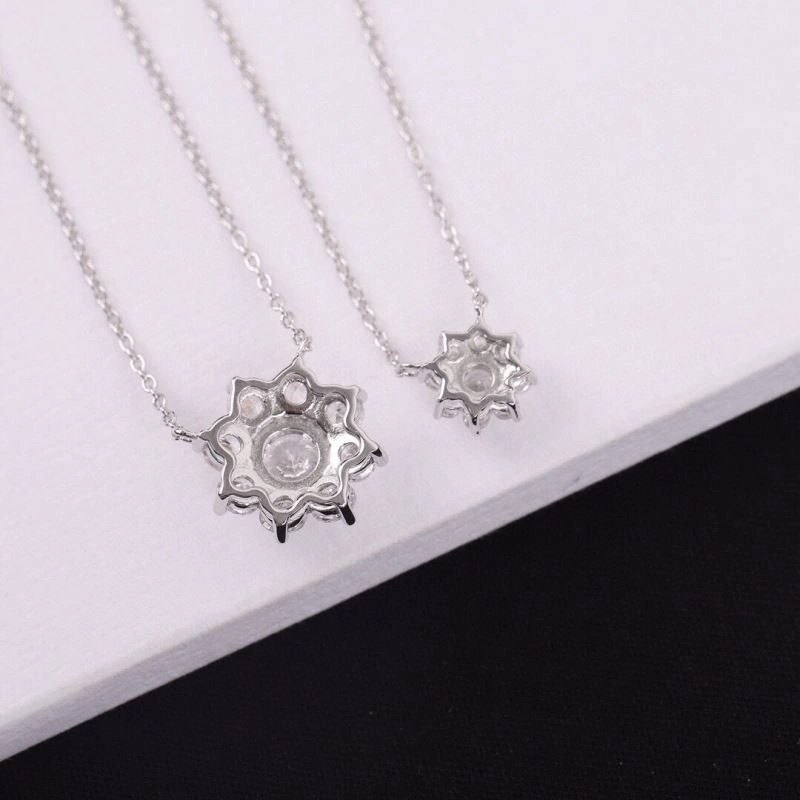 Indistinguishable Harry Winston Necklaces