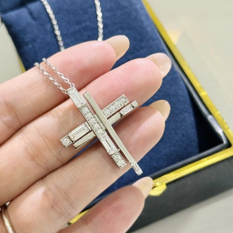 Accurate model Harry Winston Necklaces