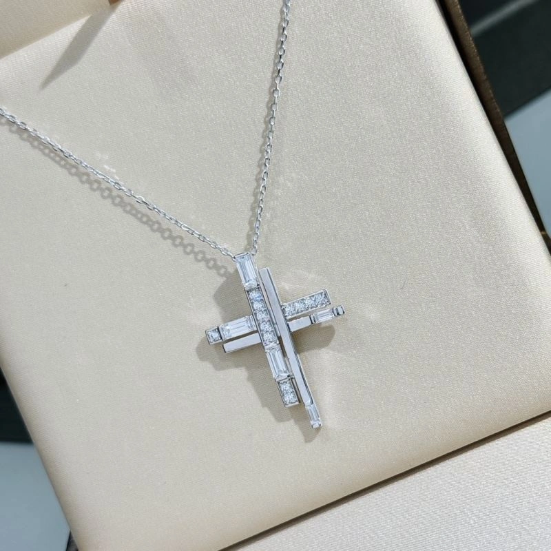 Accurate model Harry Winston Necklaces