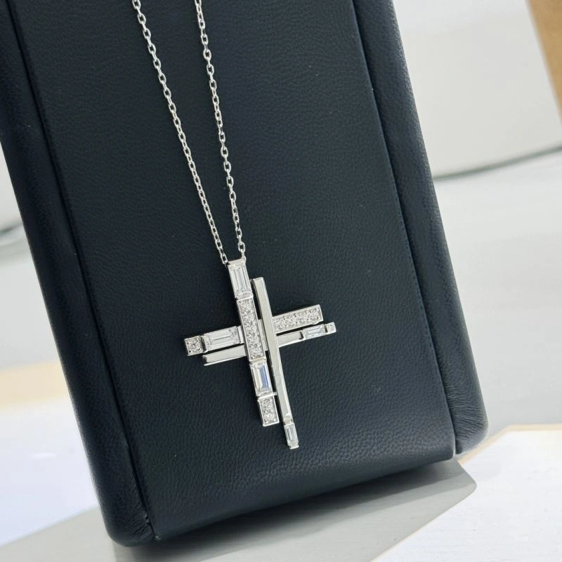 Accurate model Harry Winston Necklaces